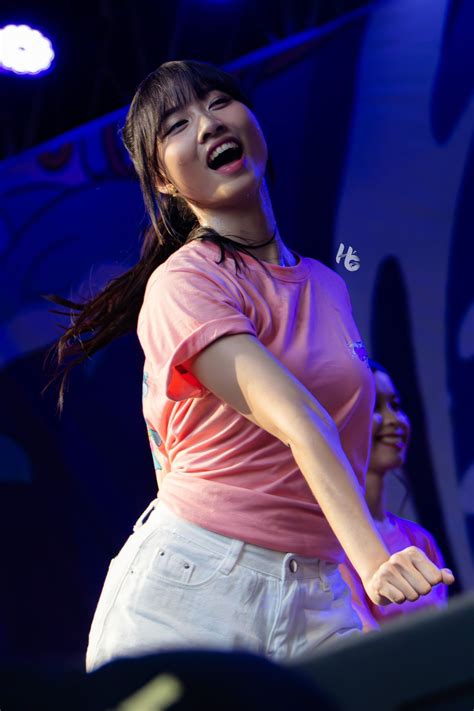 Muthe Jkt48 Kacamata Hitam Wanita Fotografi Tubuh Orang Cantik