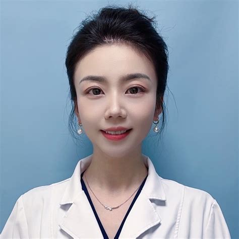 症状及患病时长:23岁女性,身上起小红包,最开始是瘙痒顶部有水泡,抠破后会有脓流出,结痂后继续养,再次抠破后还会流脓水,持续一个月,并不断长新 症状及患病时长:23岁女性,身上起小红包,最开始是瘙痒顶部有水泡,抠破后会有脓流出,结痂后继续养,再次抠破后还会流脓水,持续一个月,并不断长新