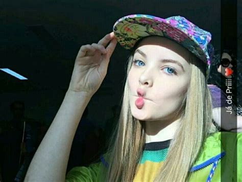 How To Make An Interesting Art Piece Using Tree Branches EHow Casais Famosos Garotas