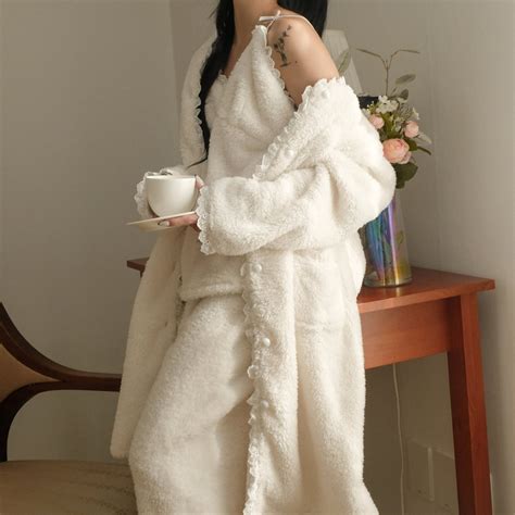 뷰랩 로브나시바지 극세사 레이스 파자마 3종 세트 수면 잠옷 위시버킷