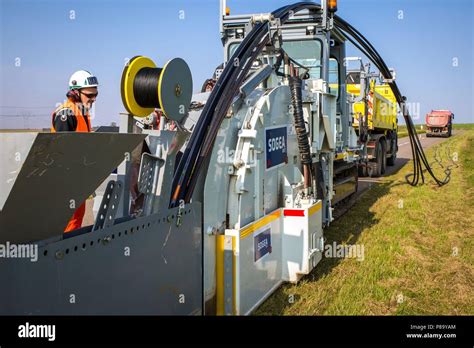 Fiber Installation Hi Res Stock Photography And Images Alamy