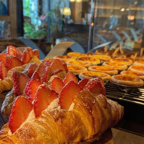 Codeline 코드라인딸기크로와상 크림치즈와 딸기는 환상의 조합인거 아시죠 코드라인의