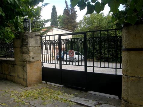 Монастырь Петраки Афины Αθήνα Аттика Ἀττική фотография архитектурные детали Северные ворота