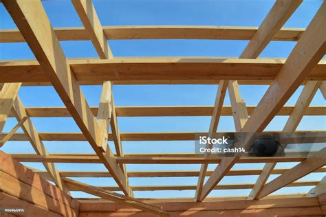 Rincian Konstruksi Atap Kayu Atap Sistem Struktur Kayu Foto Stok - Unduh Gambar Sekarang - iStock