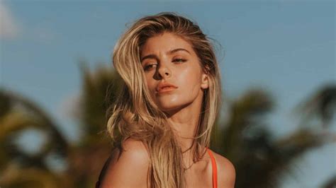 Ashley Marie Dickerson Conquista Con Bikini Naranja Tropical Colormusic