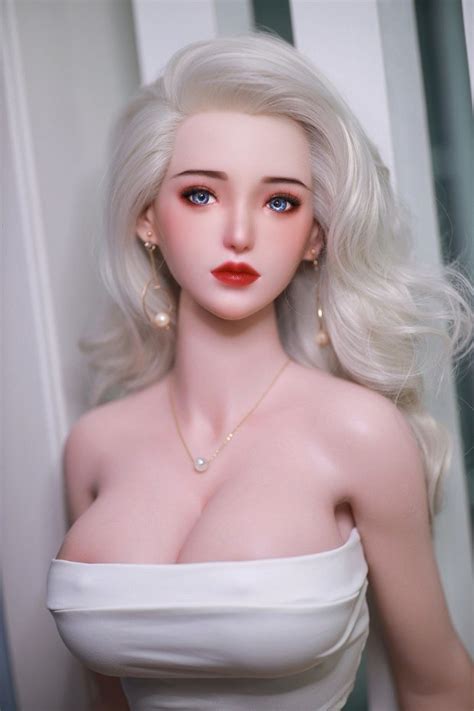 Busty Blonde Doll Crop Top Bluebirdee