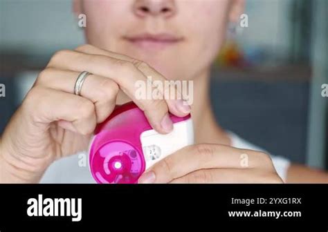 Inhaler Powder Stock Videos And Footage Hd And 4k Video Clips Alamy