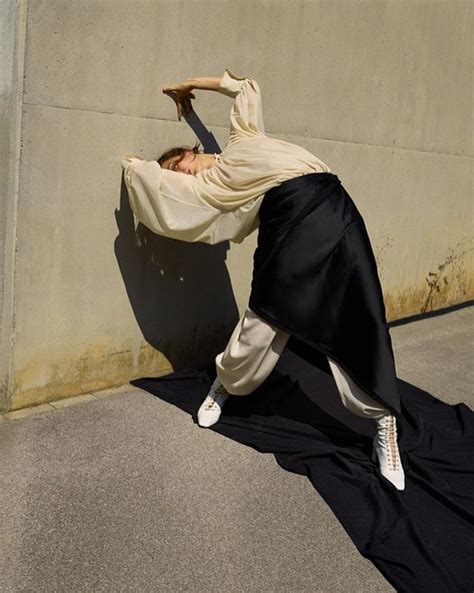 Carly Smith Carlymccannsmith • Instagram Photos And Videos Body Posture Editorial