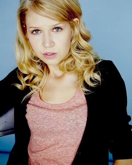 Jenessa Grant Picture