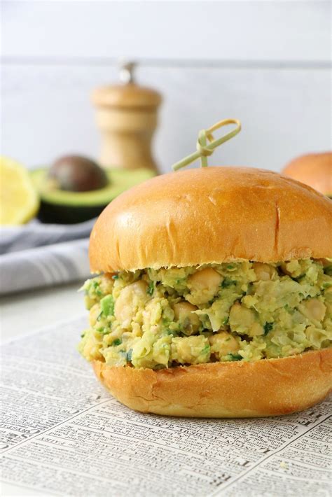 No Knead Roasted Garlic Parmesan Bread With Black Pepper Labeless