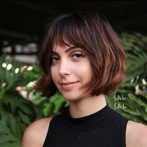 40 Most Flattering Bob Hairstyles For Round Faces 2019