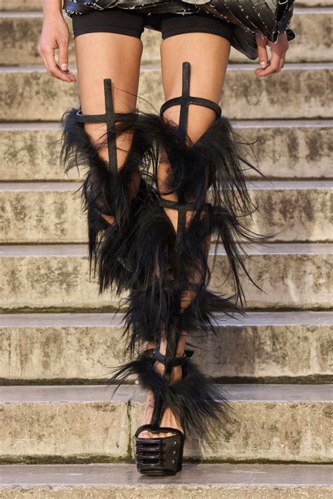 Rick Owens 2023 Women Rick Owens Spring 2023 Avant Garde Feather