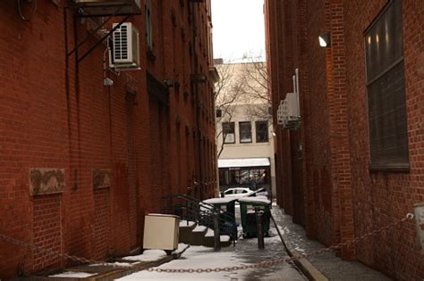 로드 아일랜드 프로비던스 다운타운 건물과 습한 겨울 흐린 날의 도시 거리와 역사적인 전망 0명에 대한 스톡 사진 및 기타 이미지 0명 강 거리 Istock