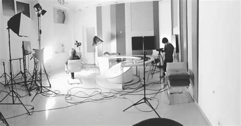 სამართლებრივი სივრცე დილა ჩვენს სტუდიაში ყველას გილოცავთ ბარბარობას და ბედნიერ დღეს