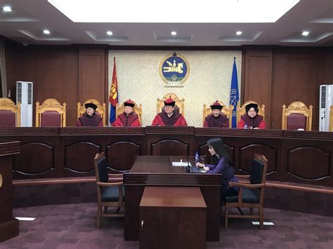 Хуульчийн эрх зүйн байдлын тухай хуулийн заалт Үндсэн хууль зөрчөөгүй гэж үз Өглөө мн