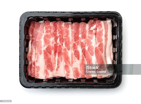 생 슬라이스 베이컨플라스틱 일회용 트레이의 최고 전망 돼지고기에 대한 스톡 사진 및 기타 이미지 돼지고기 포장 하이 앵글 Istock