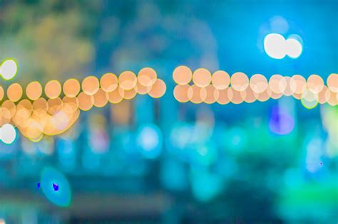 태국에서 박람회의 Bokeh 배경 흐리게 빛 흐리게 사람들 및 Bokeh 빛 거리 시장 산책 추상 흐리게 원형 Bokeh 배경입니다 거리에 대한 스톡 사진 및 기타 이미지