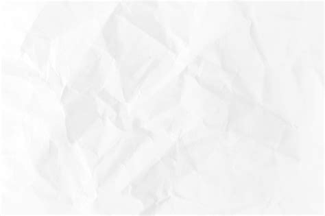 흰색 색상의 구겨진 짓밟힌 구겨진 구겨진 종이 수평 벡터 배경 주름 주름 및 주름이 전체에 걸쳐 있고 일반 빈 빈 폐기물 페이지와 같은 부드러운 가장자리가 있습니다 구겨진