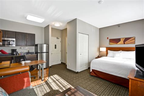 Hotel Rooms And Amenities Towneplace Suites Sioux Falls
