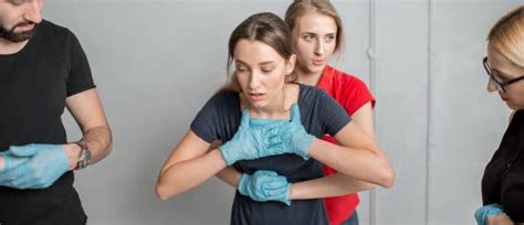 What To Do If Someone Is Choking Guidance On Signs And Causes