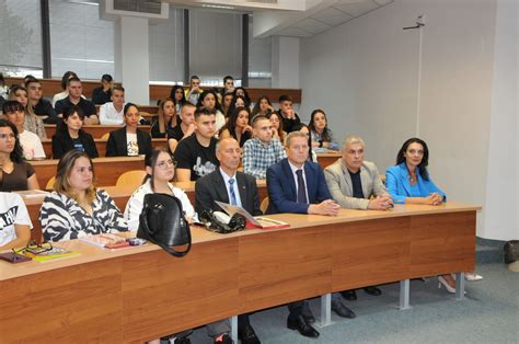 Над 1000 първокурсници прекрачиха прага на БСУ