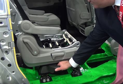 How To Remove Middle Seat Honda Odyssey Velcromag