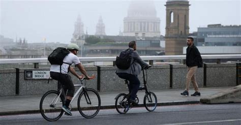 Uk Pay Grows By Least In Two Years As Boe Mulls Next Rate Cut Cot Forex