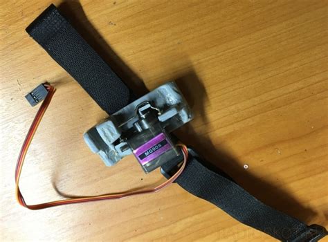 Сбрасыватель груза для квадрокоптера