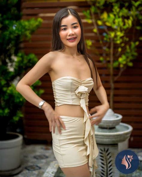 Preaw Erotic Nuru Masseuse At Aya Massage Bangkok