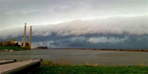 This Shelf Cloud Formation Over Lake Ontario Is A Sight To Behold