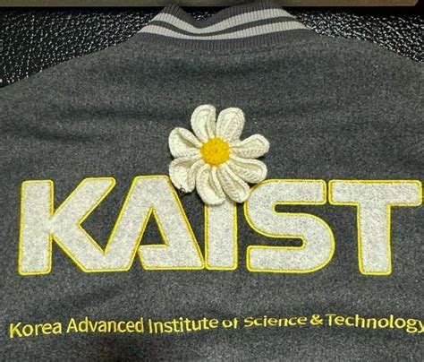 카이스트 교수 지드래곤 과잠 입고 인증샷 텐아시아