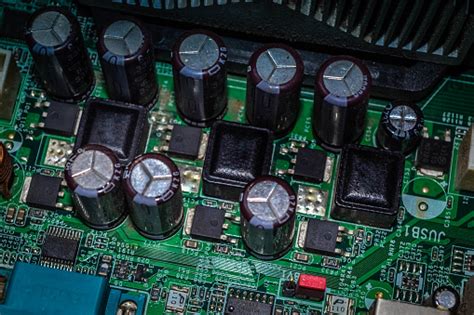 하드웨어 수리가 게에서 전자 보드에 근접 촬영 흐리게 및 이미지 톤 0명에 대한 스톡 사진 및 기타 이미지 0명 Cpu 개념 Istock