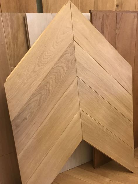 Rozetka Масивна паркетна дошка Ялинка французька дуб Елеганс 400x120x20мм кв м від продавця