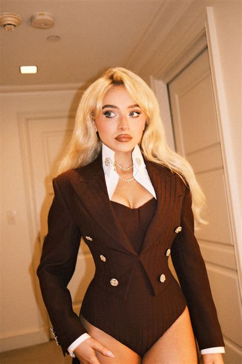 ‘the Glam Can Make Or Break The Outfit Inside Sabrina Carpenters