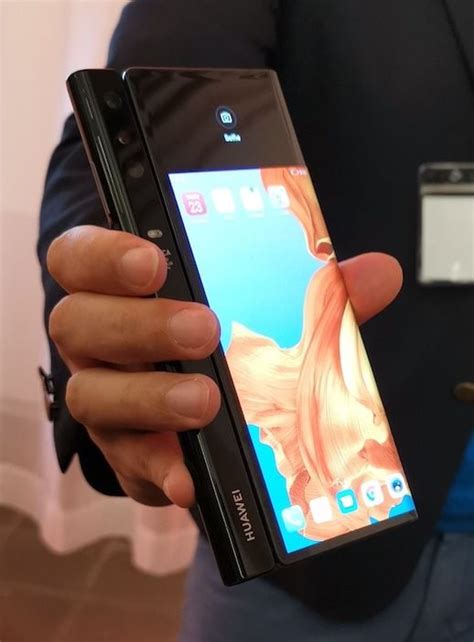 It All Hinges On This Huawei Goes After Samsung With Its Own Foldable Hybrid Mate X The Register