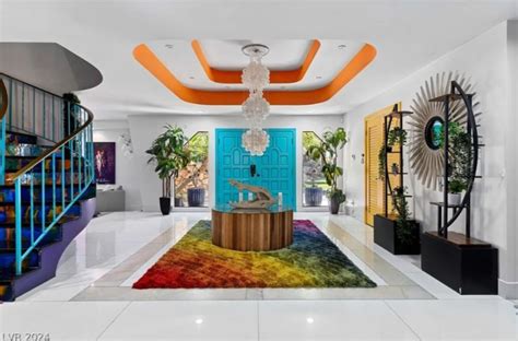 Las Vegas Architectural Masterpiece Is All About The Boobies And Butts