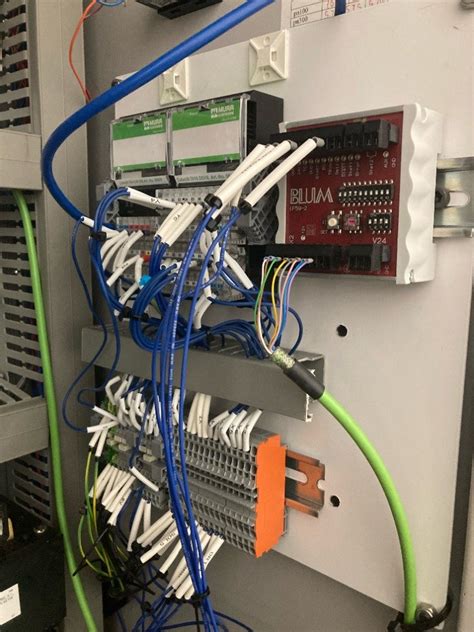 Connecting A Cobot To A Vintage Cnc Mill —