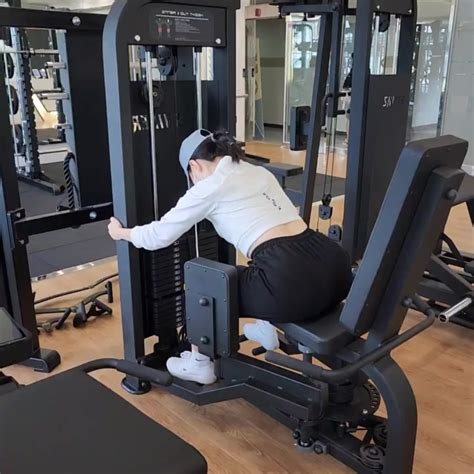 💪🏻덤벨 루마니안 데드리프트 운동부위 대둔근 햄스트링 광배근 코어근육 운동효과 바벨이 아닌 덤벨을 들고 할 경우 대둔근과 햄스트링의 자극에 더욱 집중할 수