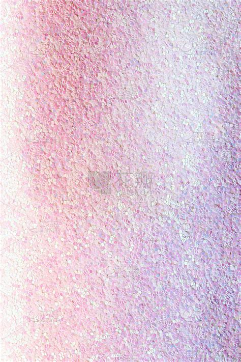 独角兽风格的颜色。粉色、紫色、浅色、亮片。浅粉色和紫罗兰色背景。背景与许多亮片。独角兽。