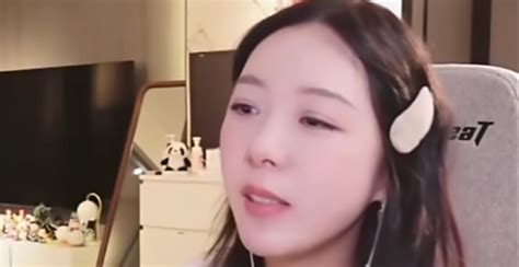 Lpl前女解说爆出大瓜，剧情过于魔幻！主动破坏家庭，遭到全网炮轰 腾讯新闻