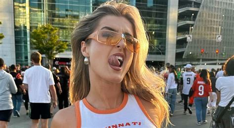 Jake Brownings Fiancee Stephanie Niles Showed Off Her Most Revealing Gameday Outfit Yet Abs