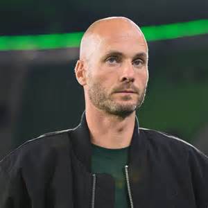 Jobgarantie Ausgelaufen Simonis Muss In Wolfsburg Gehen