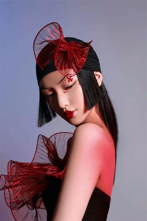 柒柒：18岁，身高175cm，武汉模特，风格独特，艺术性强 知乎