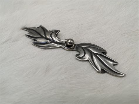 Cloak Clasp Leaves Silver Coloured The Dutch Tailorette