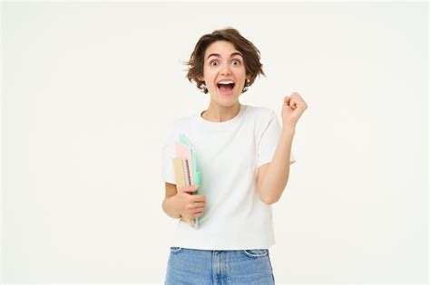 Une Fille Excitée Et Enthousiaste Se Sentant Ravie Fait Pomper Le Poing
