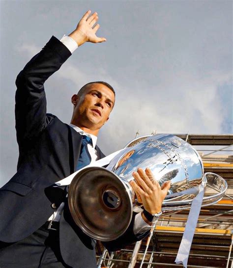 Christiano Ronaldo And His Trophy Futbolcular