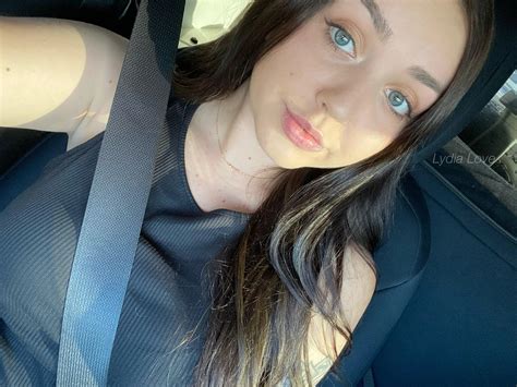 hi there, what color do you think my eyes are? 🥰 (23F) | Scrolller