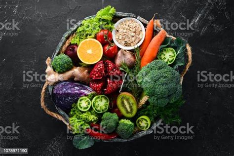 신선한 야채와 과일에 나무 상자에서 유기 음식입니다 최고의 볼 수 있습니다 무료 사본 공간입니다 0명에 대한 스톡 사진 및 기타 이미지 Istock