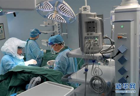 중국 허난 에이즈 환자 수술 전문의 모든 생명 존중받을 자격 있다” 2