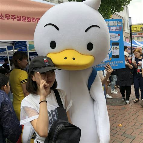 대구광역시청소년문화의집 [세계청소년의날] 🐣 🐤 🐥 🐣 세계청소년의날을 맞아 문덕이와 함께 사진